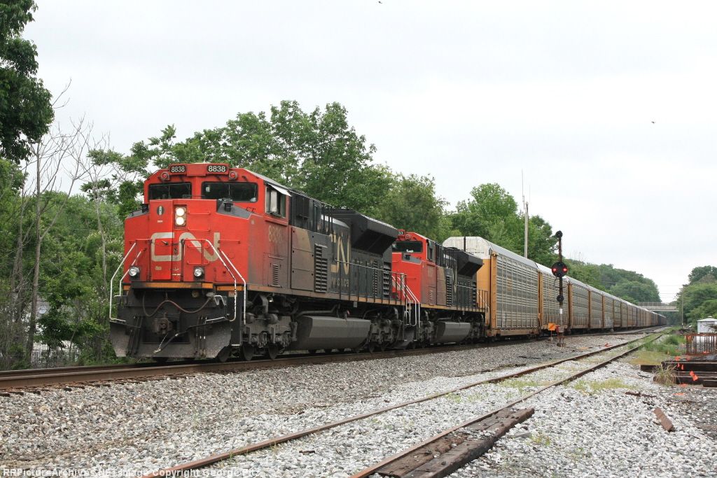 CN 8838 and CSX train Q217